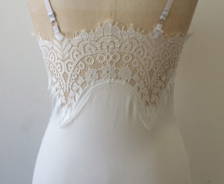 Bud Silk Condole Belt That Wipe A Bosom Street Fashion Dress on Luulla