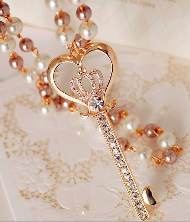 Fashion Pearl Crown Key Necklace on Luulla